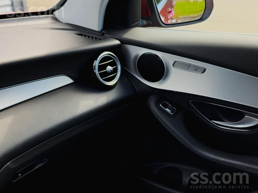 Red Mercedes-Benz GLC 220 2017 in Riga, with an engine capacity of 2.20 L and mileage of 127 thousand km for 23900 €, photo 20 on AUTOMOTO.COM.LV