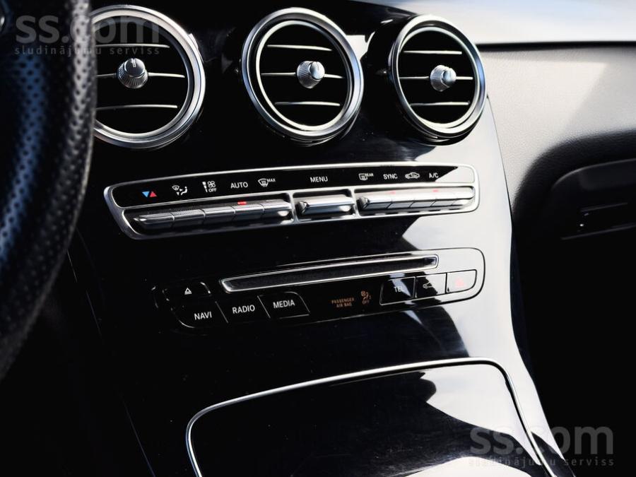 Red Mercedes-Benz GLC 220 2017 in Riga, with an engine capacity of 2.20 L and mileage of 127 thousand km for 23900 €, photo 22 on AUTOMOTO.COM.LV