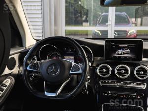 Red Mercedes-Benz GLC 220 2017 in Riga, with an engine capacity of 2.20 L and mileage of 127 thousand km for 23900 €, photo 26 on AUTOMOTO.COM.LV