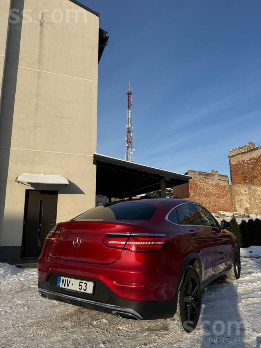 Red Mercedes-Benz GLC 220 2018 in Liepaja, with an engine capacity of 2.00 L and mileage of 137 thousand km for 29500 €, photo 2 on AUTOMOTO.COM.LV