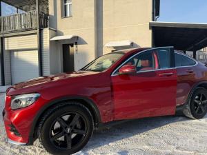 Red Mercedes-Benz GLC 220 2018 in Liepaja, with an engine capacity of 2.00 L and mileage of 137 thousand km for 29500 €, photo 3 on AUTOMOTO.COM.LV