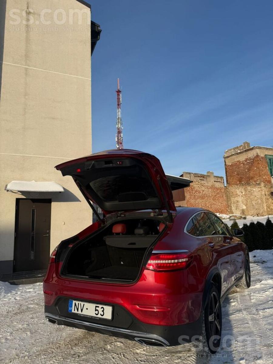 Red Mercedes-Benz GLC 220 2018 in Liepaja, with an engine capacity of 2.00 L and mileage of 137 thousand km for 29500 €, photo 4 on AUTOMOTO.COM.LV