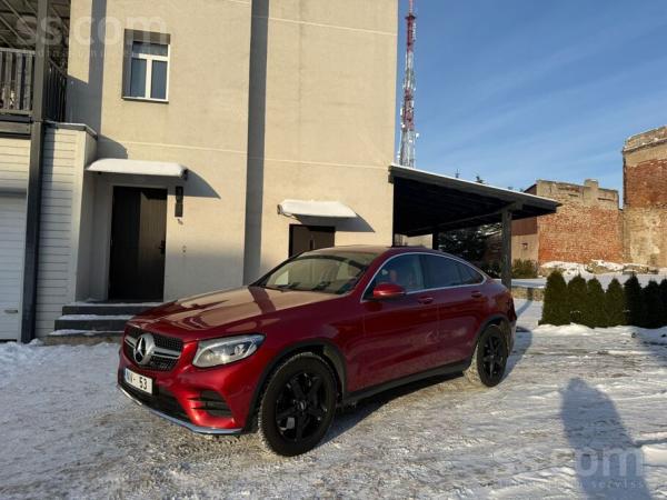 Red Mercedes-Benz GLC 220 2018 in Liepaja, with an engine capacity of 2.00 L and mileage of 137 thousand km for 29500 €, photo 5 on AUTOMOTO.COM.LV