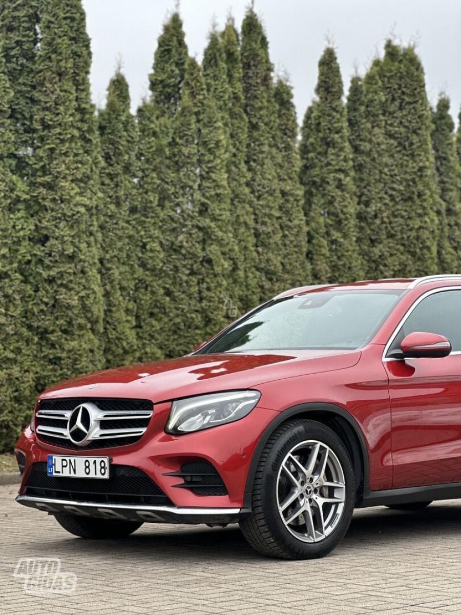 Red Mercedes-Benz GLC 220 2018 in Vilnius, with an engine capacity of 2.10 L and mileage of 292 thousand km for 17900 €, photo 5 on AUTOMOTO.COM.LV