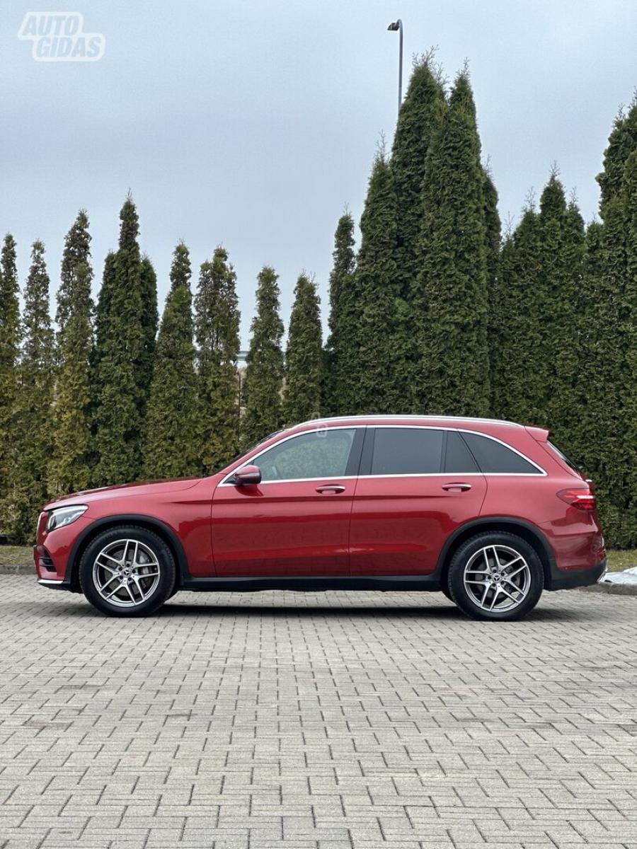 Red Mercedes-Benz GLC 220 2018 in Vilnius, with an engine capacity of 2.10 L and mileage of 292 thousand km for 17900 €, photo 7 on AUTOMOTO.COM.LV