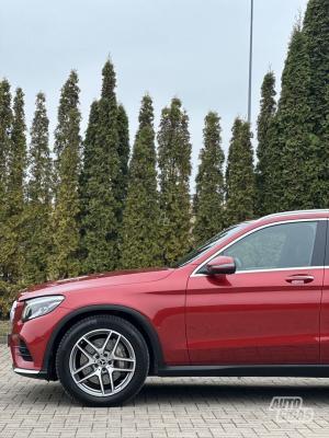 Red Mercedes-Benz GLC 220 2018 in Vilnius, with an engine capacity of 2.10 L and mileage of 292 thousand km for 17900 €, photo 8 on AUTOMOTO.COM.LV