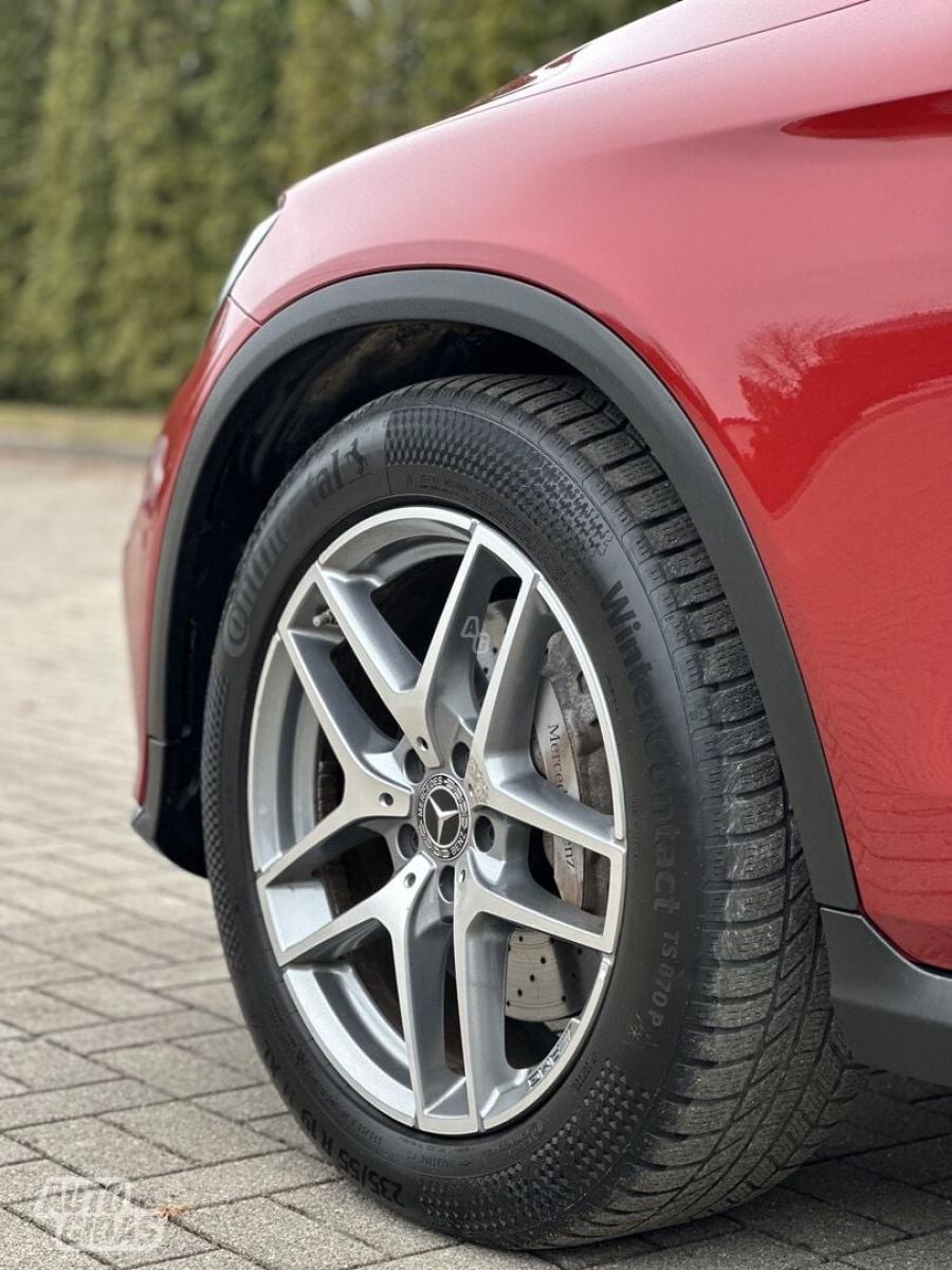 Red Mercedes-Benz GLC 220 2018 in Vilnius, with an engine capacity of 2.10 L and mileage of 292 thousand km for 17900 €, photo 10 on AUTOMOTO.COM.LV