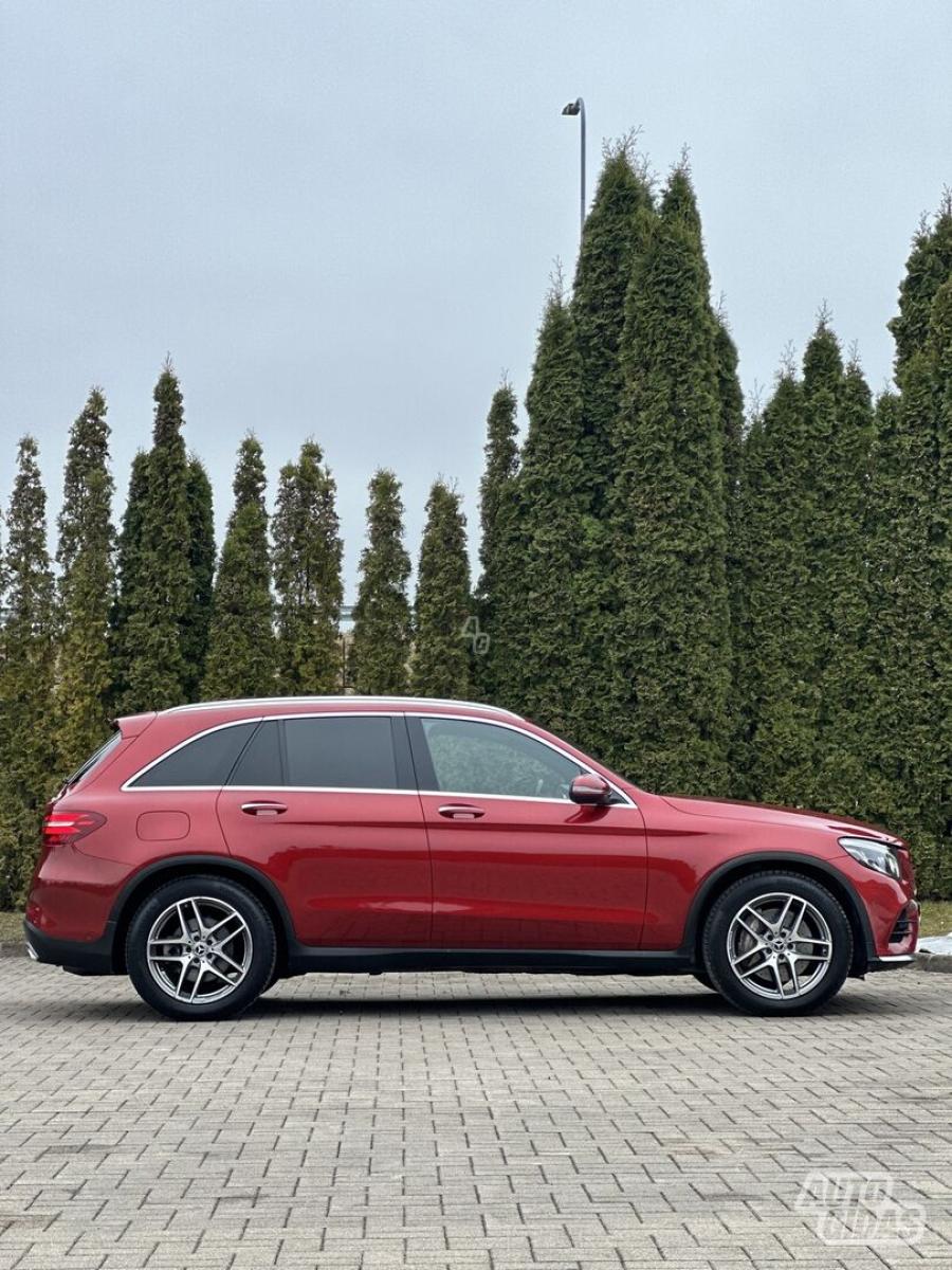 Red Mercedes-Benz GLC 220 2018 in Vilnius, with an engine capacity of 2.10 L and mileage of 292 thousand km for 17900 €, photo 11 on AUTOMOTO.COM.LV