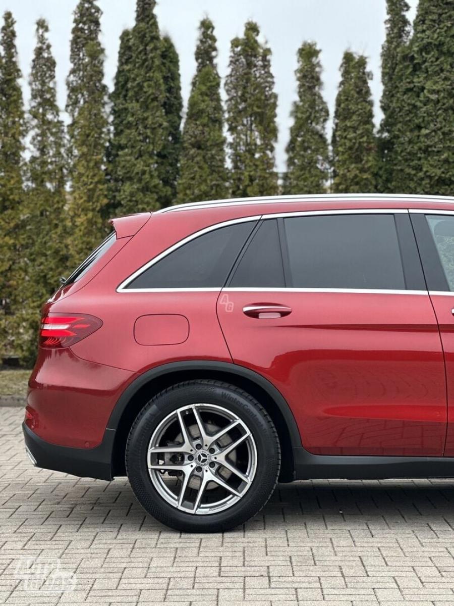 Red Mercedes-Benz GLC 220 2018 in Vilnius, with an engine capacity of 2.10 L and mileage of 292 thousand km for 17900 €, photo 12 on AUTOMOTO.COM.LV