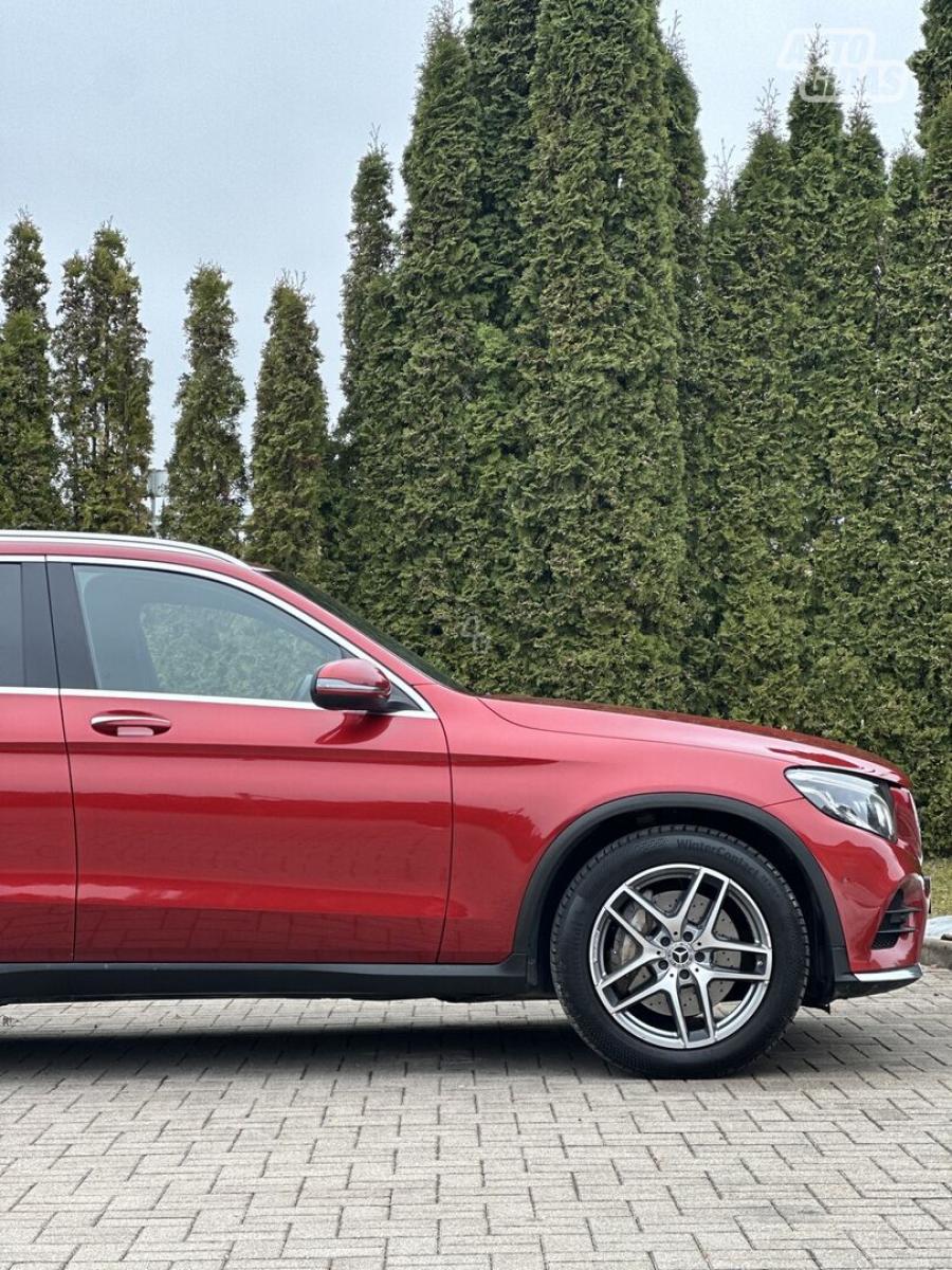 Red Mercedes-Benz GLC 220 2018 in Vilnius, with an engine capacity of 2.10 L and mileage of 292 thousand km for 17900 €, photo 13 on AUTOMOTO.COM.LV