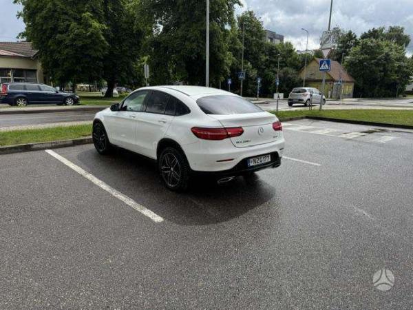 White Mercedes-Benz GLC 220 2019 in Jonava, with an engine capacity of 2.14 L and mileage of 118 thousand km for 32999 €, photo 1 on AUTOMOTO.COM.LV
