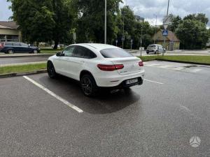 White Mercedes-Benz GLC 220 2019 in Jonava, with an engine capacity of 2.14 L and mileage of 118 thousand km for 32999 €, photo  on AUTOMOTO.COM.LV