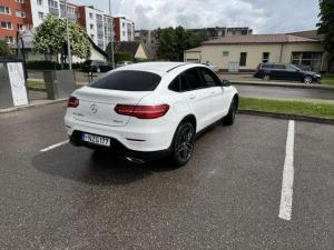 White Mercedes-Benz GLC 220 2019 in Jonava, with an engine capacity of 2.14 L and mileage of 118 thousand km for 32999 €, photo 3 on AUTOMOTO.COM.LV