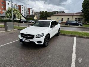 White Mercedes-Benz GLC 220 2019 in Jonava, with an engine capacity of 2.14 L and mileage of 118 thousand km for 32999 €, photo 5 on AUTOMOTO.COM.LV
