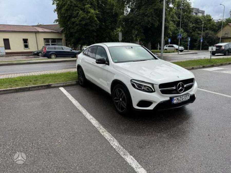 White Mercedes-Benz GLC 220 2019 in Jonava, with an engine capacity of 2.14 L and mileage of 118 thousand km for 32999 €, photo 6 on AUTOMOTO.COM.LV