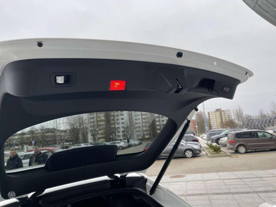 White Mercedes-Benz GLC 220 2019 in Jonava, with an engine capacity of 2.14 L and mileage of 118 thousand km for 32999 €, photo 7 on AUTOMOTO.COM.LV