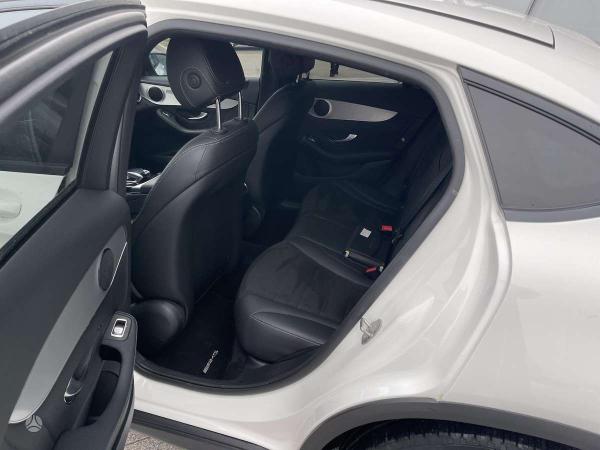 White Mercedes-Benz GLC 220 2019 in Jonava, with an engine capacity of 2.14 L and mileage of 118 thousand km for 32999 €, photo 8 on AUTOMOTO.COM.LV