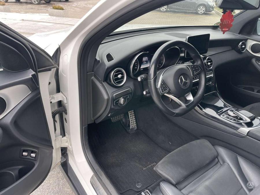 White Mercedes-Benz GLC 220 2019 in Jonava, with an engine capacity of 2.14 L and mileage of 118 thousand km for 32999 €, photo 10 on AUTOMOTO.COM.LV
