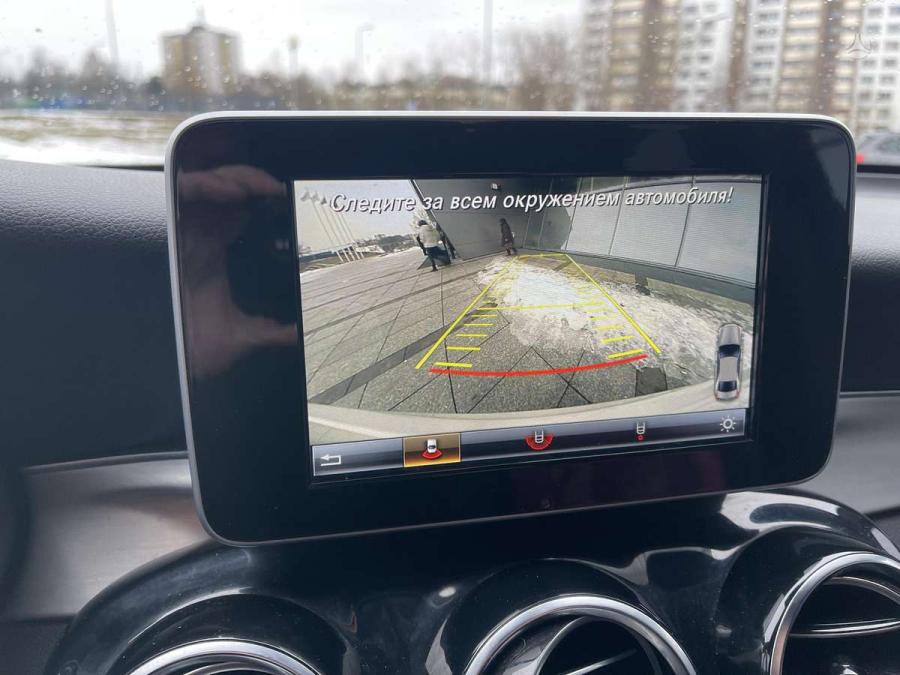 White Mercedes-Benz GLC 220 2019 in Jonava, with an engine capacity of 2.14 L and mileage of 118 thousand km for 32999 €, photo 13 on AUTOMOTO.COM.LV