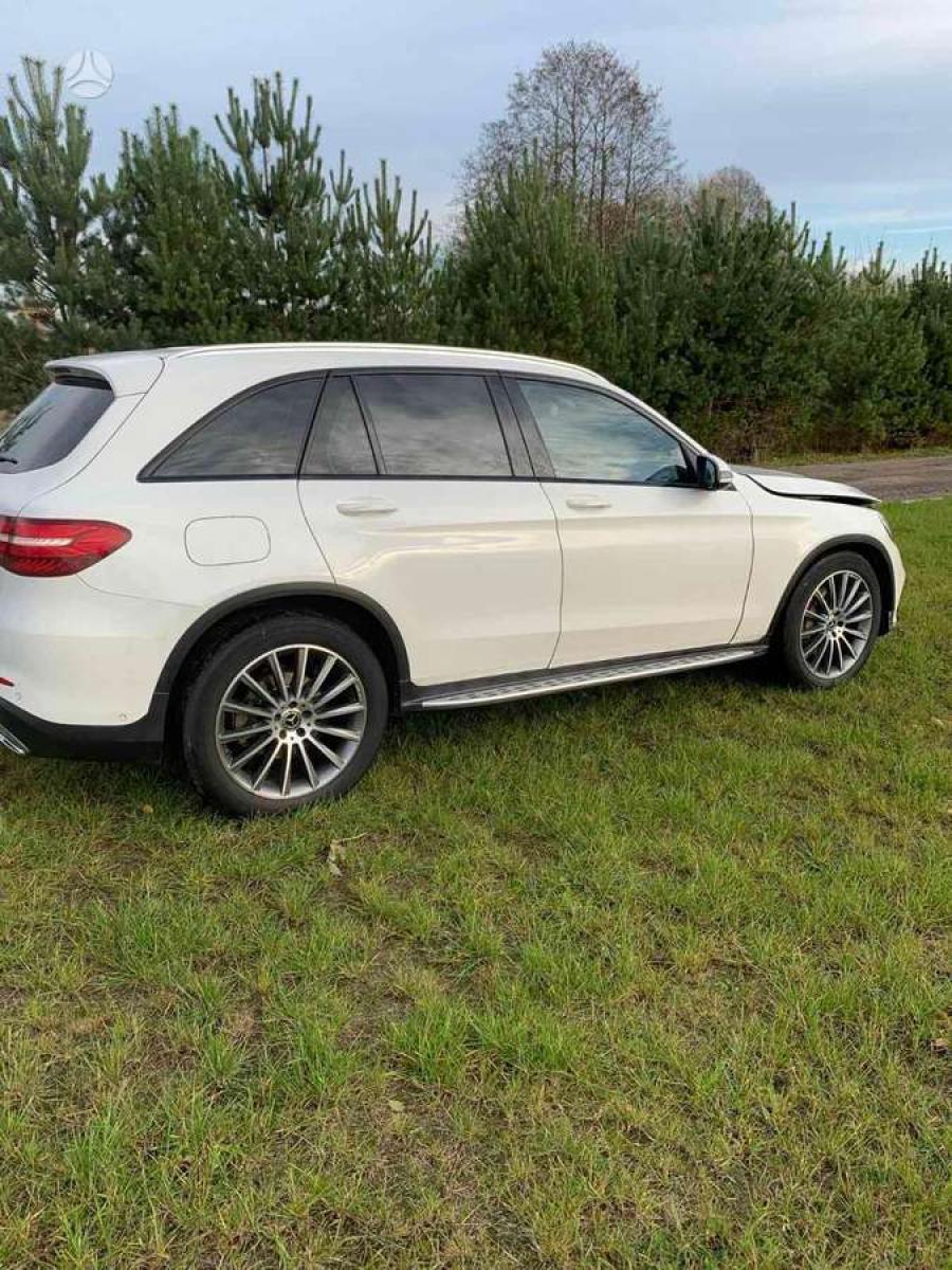 Balts Mercedes-Benz GLC 220 2016 Alīta, ar dzinēja tilpumu 0.22 L un nobraukumu 213 tūkst. km par 11000 €, foto 4 vietnē AUTOMOTO.COM.LV