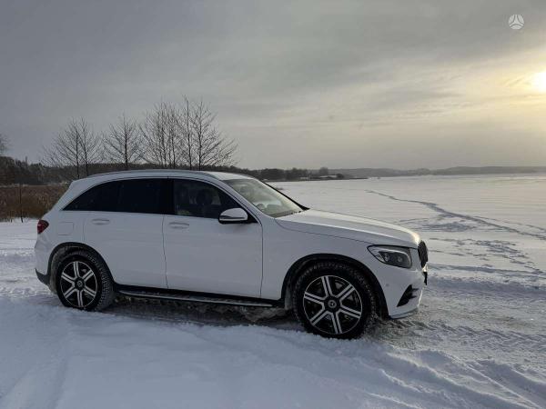 White Mercedes-Benz GLC 220 2016 in Vievis, with an engine capacity of 2.14 L and mileage of 278 thousand km for 17250 €, photo 2 on AUTOMOTO.COM.LV