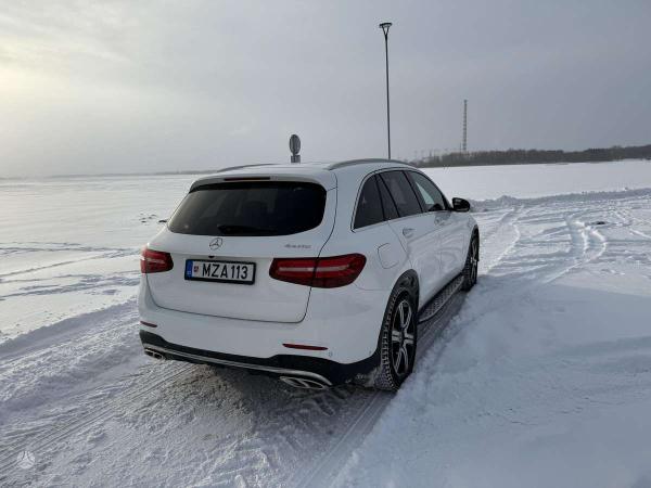 White Mercedes-Benz GLC 220 2016 in Vievis, with an engine capacity of 2.14 L and mileage of 278 thousand km for 17250 €, photo 7 on AUTOMOTO.COM.LV