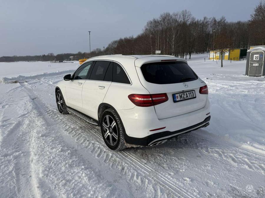 Белый Мерседес ГЛЦ 220 2016 в Вевис, объемом двигателя 2.14 л и пробегом 278 тыс. км за 17250 €, фото 8 на AUTOMOTO.COM.LV