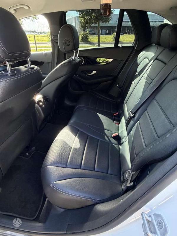 White Mercedes-Benz GLC 220 2016 in Vilnius, with an engine capacity of 2.14 L and mileage of 118 thousand km for 20400 €, photo 8 on AUTOMOTO.COM.LV