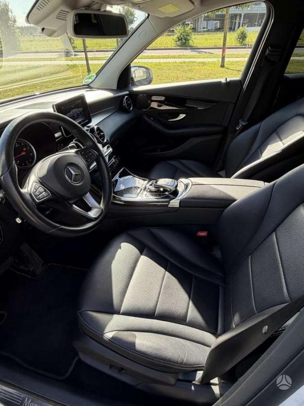 White Mercedes-Benz GLC 220 2016 in Vilnius, with an engine capacity of 2.14 L and mileage of 118 thousand km for 20400 €, photo 9 on AUTOMOTO.COM.LV
