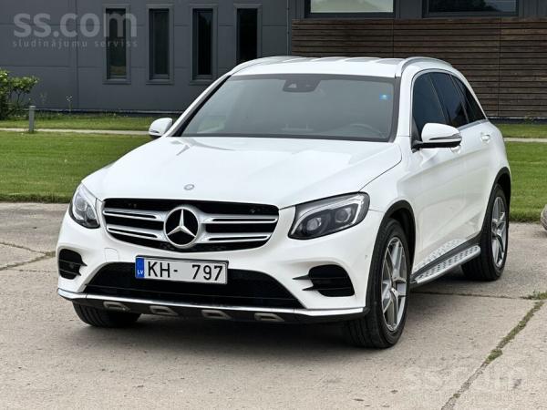 White Mercedes-Benz GLC 220 2016 in Riga, with an engine capacity of 2.20 L and mileage of 179 thousand km for 22590 €, photo 5 on AUTOMOTO.COM.LV