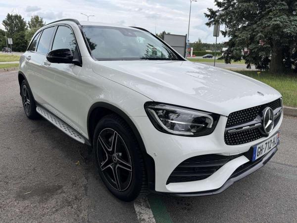 White Mercedes-Benz GLC 220 2022 in Taurage, with an engine capacity of 1.95 L and mileage of 236 thousand km for 26300 €, photo 3 on AUTOMOTO.COM.LV