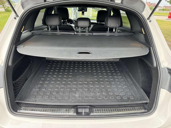 White Mercedes-Benz GLC 220 2022 in Taurage, with an engine capacity of 1.95 L and mileage of 236 thousand km for 26300 €, photo 10 on AUTOMOTO.COM.LV