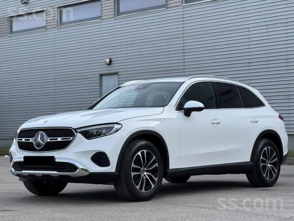 White Mercedes-Benz GLC 220 2023 in Riga, with an engine capacity of 2.00 L and mileage of 5 thousand km for 46800 €, photo 1 on AUTOMOTO.COM.LV