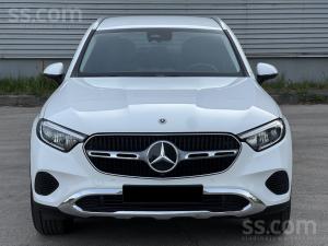 White Mercedes-Benz GLC 220 2023 in Riga, with an engine capacity of 2.00 L and mileage of 5 thousand km for 46800 €, photo 3 on AUTOMOTO.COM.LV