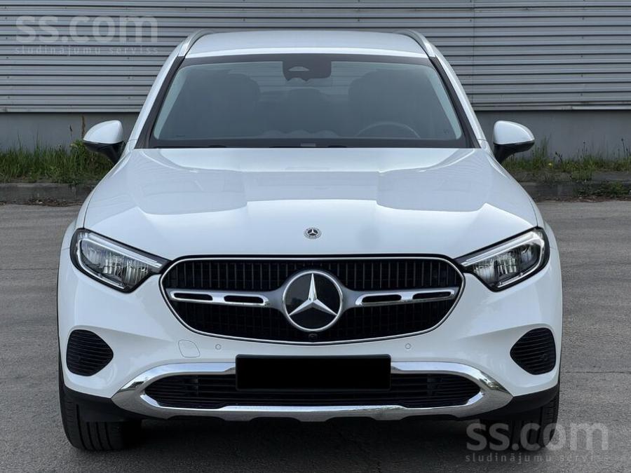 White Mercedes-Benz GLC 220 2023 in Riga, with an engine capacity of 2.00 L and mileage of 5 thousand km for 46800 €, photo 3 on AUTOMOTO.COM.LV