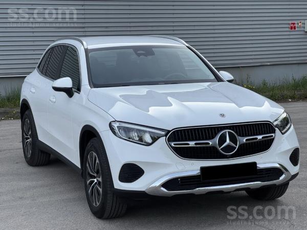 White Mercedes-Benz GLC 220 2023 in Riga, with an engine capacity of 2.00 L and mileage of 5 thousand km for 46800 €, photo 3 on AUTOMOTO.COM.LV