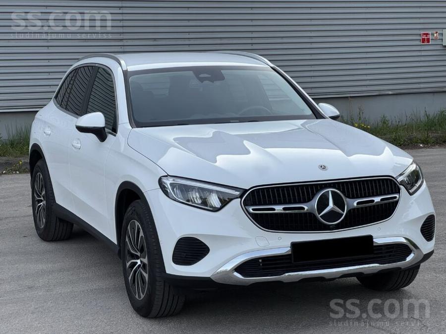 White Mercedes-Benz GLC 220 2023 in Riga, with an engine capacity of 2.00 L and mileage of 5 thousand km for 46800 €, photo 4 on AUTOMOTO.COM.LV