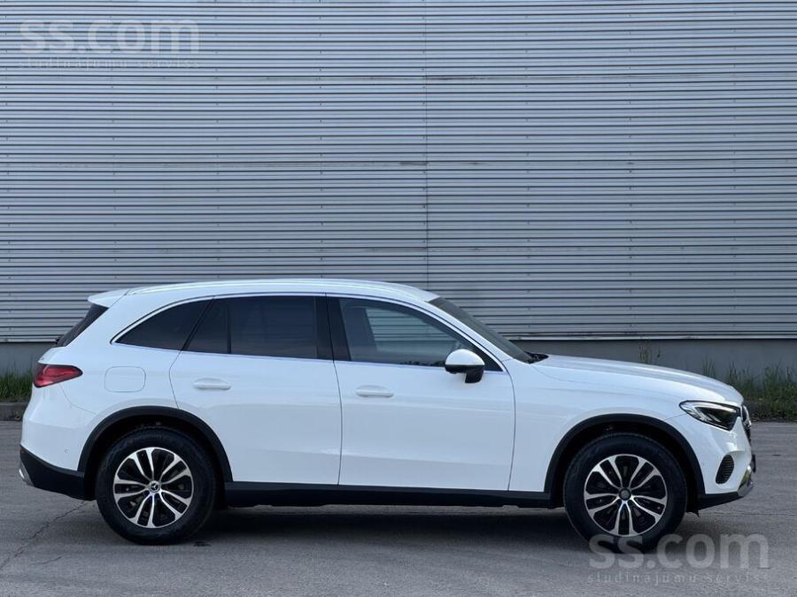 White Mercedes-Benz GLC 220 2023 in Riga, with an engine capacity of 2.00 L and mileage of 5 thousand km for 46800 €, photo 5 on AUTOMOTO.COM.LV