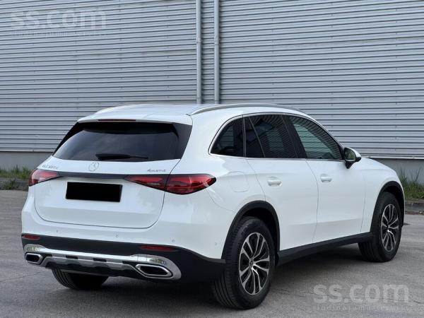 White Mercedes-Benz GLC 220 2023 in Riga, with an engine capacity of 2.00 L and mileage of 5 thousand km for 46800 €, photo 5 on AUTOMOTO.COM.LV