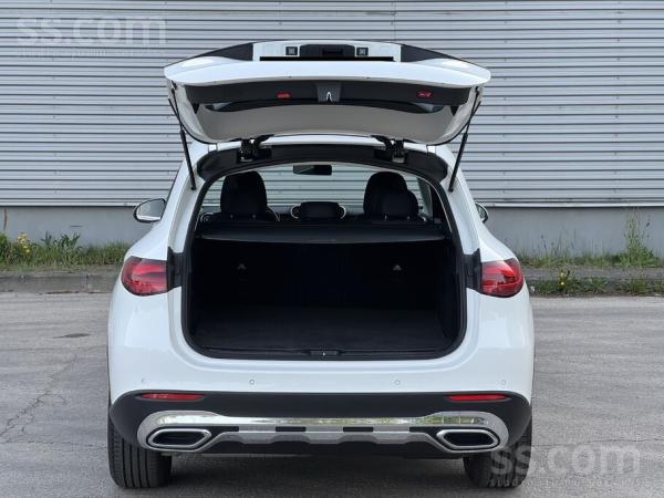 White Mercedes-Benz GLC 220 2023 in Riga, with an engine capacity of 2.00 L and mileage of 5 thousand km for 46800 €, photo 7 on AUTOMOTO.COM.LV