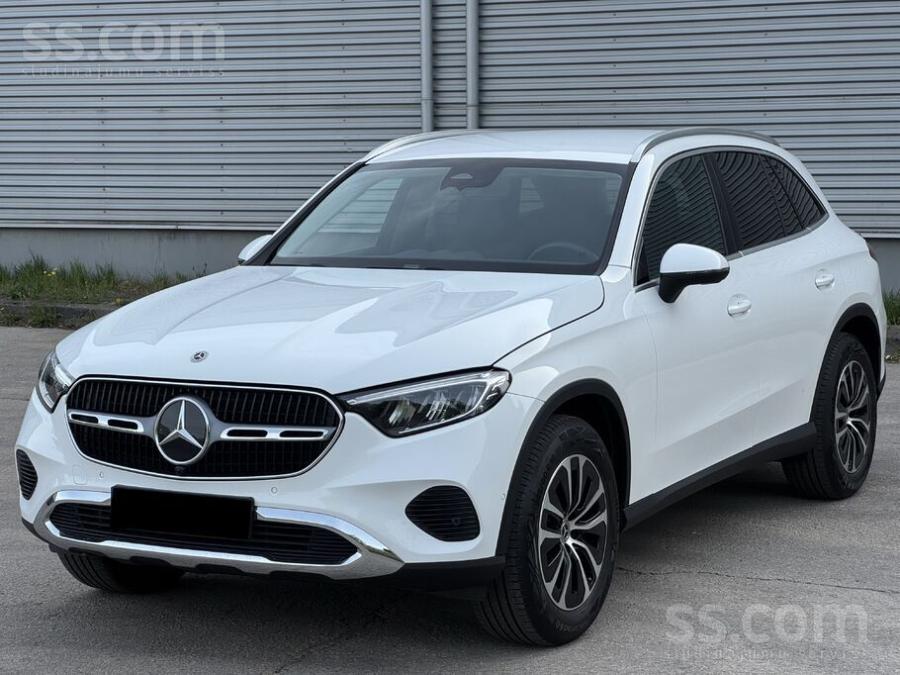White Mercedes-Benz GLC 220 2023 in Riga, with an engine capacity of 2.00 L and mileage of 6 thousand km for 42800 €, photo 3 on AUTOMOTO.COM.LV