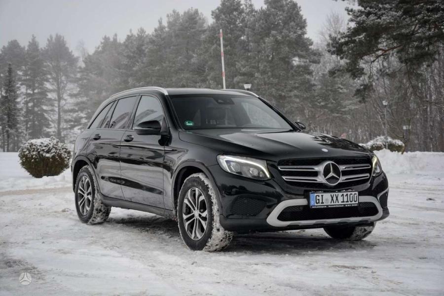 Black Mercedes-Benz GLC 250 2016 in Elektrenai, with an engine capacity of 2.14 L and mileage of 210 thousand km for 17900 €, photo 1 on AUTOMOTO.COM.LV