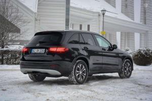 Black Mercedes-Benz GLC 250 2016 in Elektrenai, with an engine capacity of 2.14 L and mileage of 210 thousand km for 17900 €, photo 7 on AUTOMOTO.COM.LV