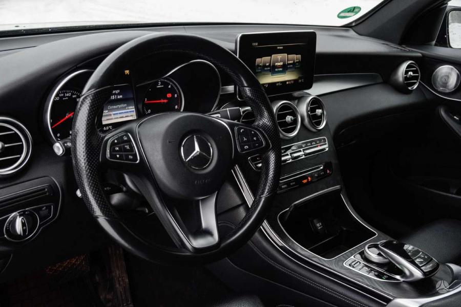 Black Mercedes-Benz GLC 250 2016 in Elektrenai, with an engine capacity of 2.14 L and mileage of 210 thousand km for 17900 €, photo 9 on AUTOMOTO.COM.LV
