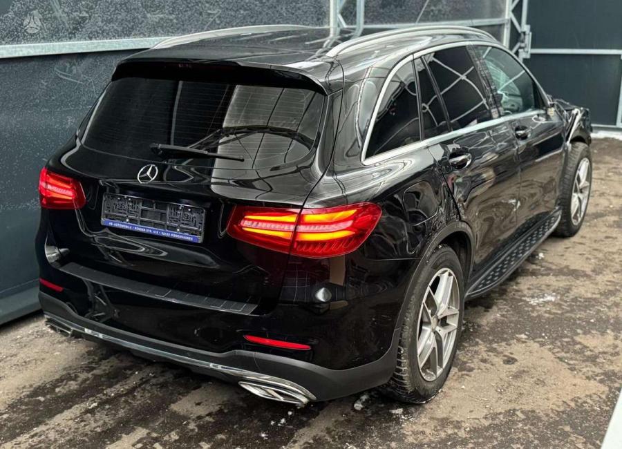 Melns Mercedes-Benz GLC 250 2016 Vievis, ar dzinēja tilpumu 2.14 L un nobraukumu 240 tūkst. km par 8000 €, foto 1 vietnē AUTOMOTO.COM.LV