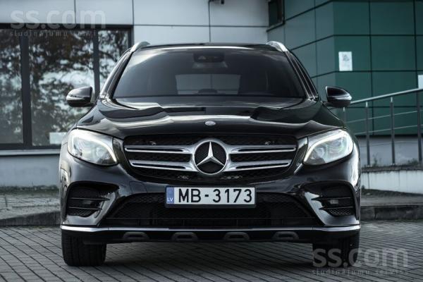 Melns Mercedes-Benz GLC 250 2016 Tukums, ar dzinēja tilpumu 2.20 L un nobraukumu 211 tūkst. km par 21500 €, foto 4 vietnē AUTOMOTO.COM.LV