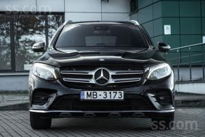 Black Mercedes-Benz GLC 250 2016 in Tukums, with an engine capacity of 2.20 L and mileage of 211 thousand km for 21500 €, photo 5 on AUTOMOTO.COM.LV