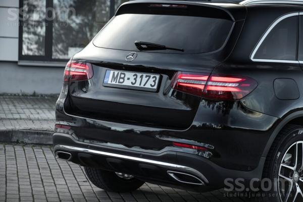 Black Mercedes-Benz GLC 250 2016 in Tukums, with an engine capacity of 2.20 L and mileage of 211 thousand km for 21500 €, photo 7 on AUTOMOTO.COM.LV