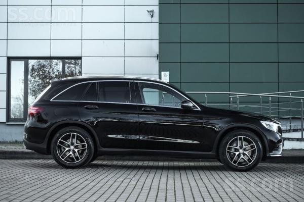 Black Mercedes-Benz GLC 250 2016 in Tukums, with an engine capacity of 2.20 L and mileage of 211 thousand km for 21500 €, photo 8 on AUTOMOTO.COM.LV