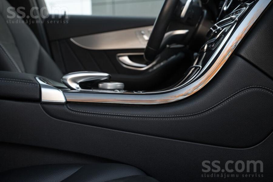 Black Mercedes-Benz GLC 250 2016 in Tukums, with an engine capacity of 2.20 L and mileage of 211 thousand km for 21500 €, photo 22 on AUTOMOTO.COM.LV